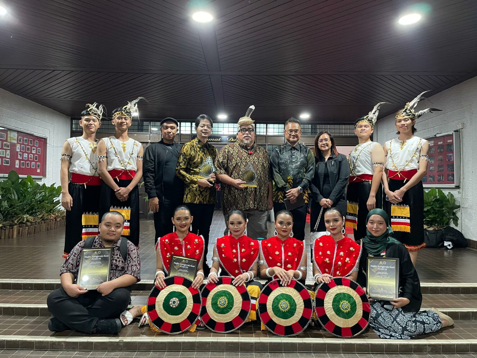 BADAN BUDAYA UNIMAS (BAYU) MENERUSKAN KEMERLANGAN DI MAJLIS ANUGERAH ...