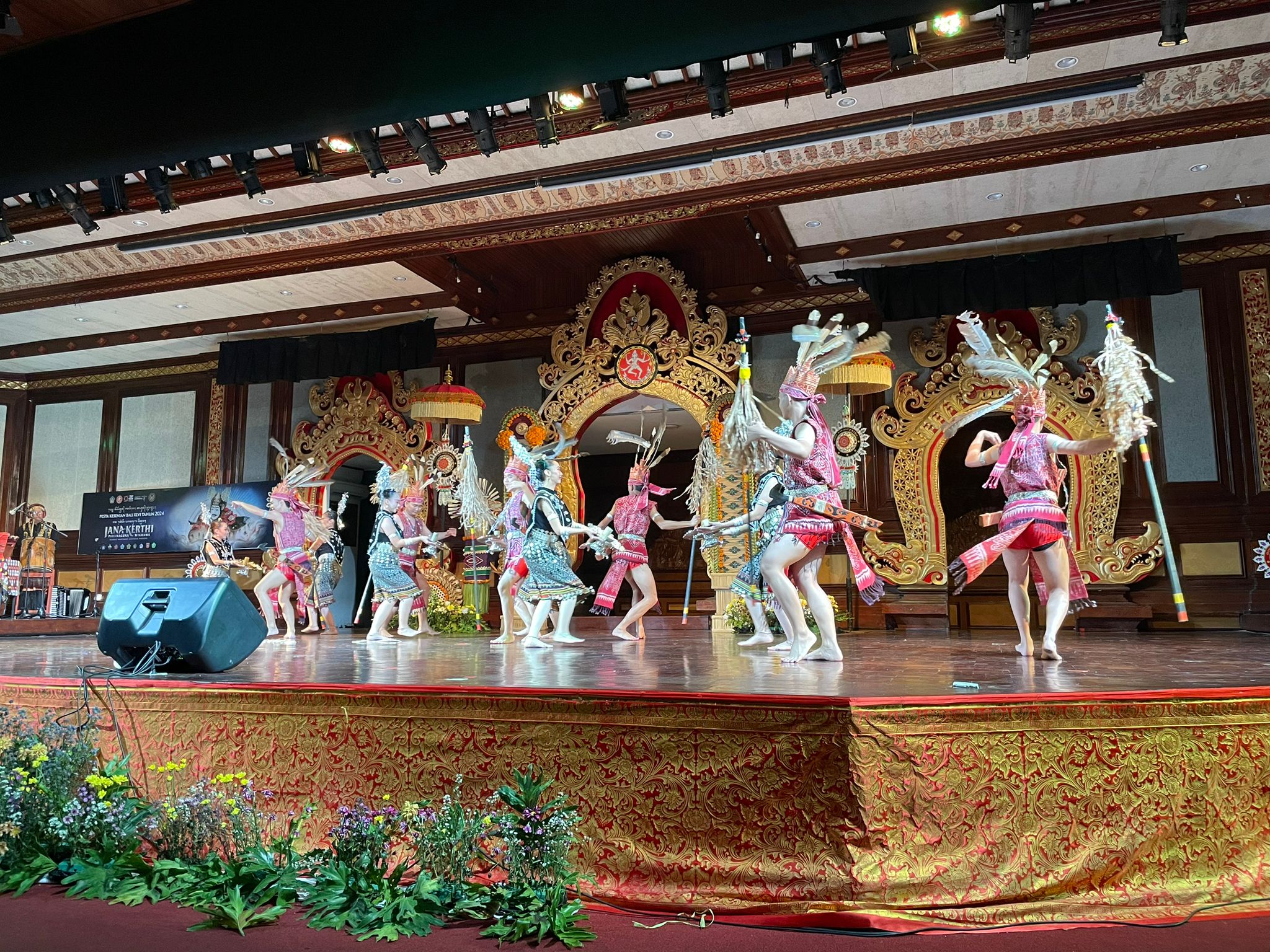 BAYU UNIMAS Menampilkan Keunikan Seni Budaya Sarawak di Bali World ...