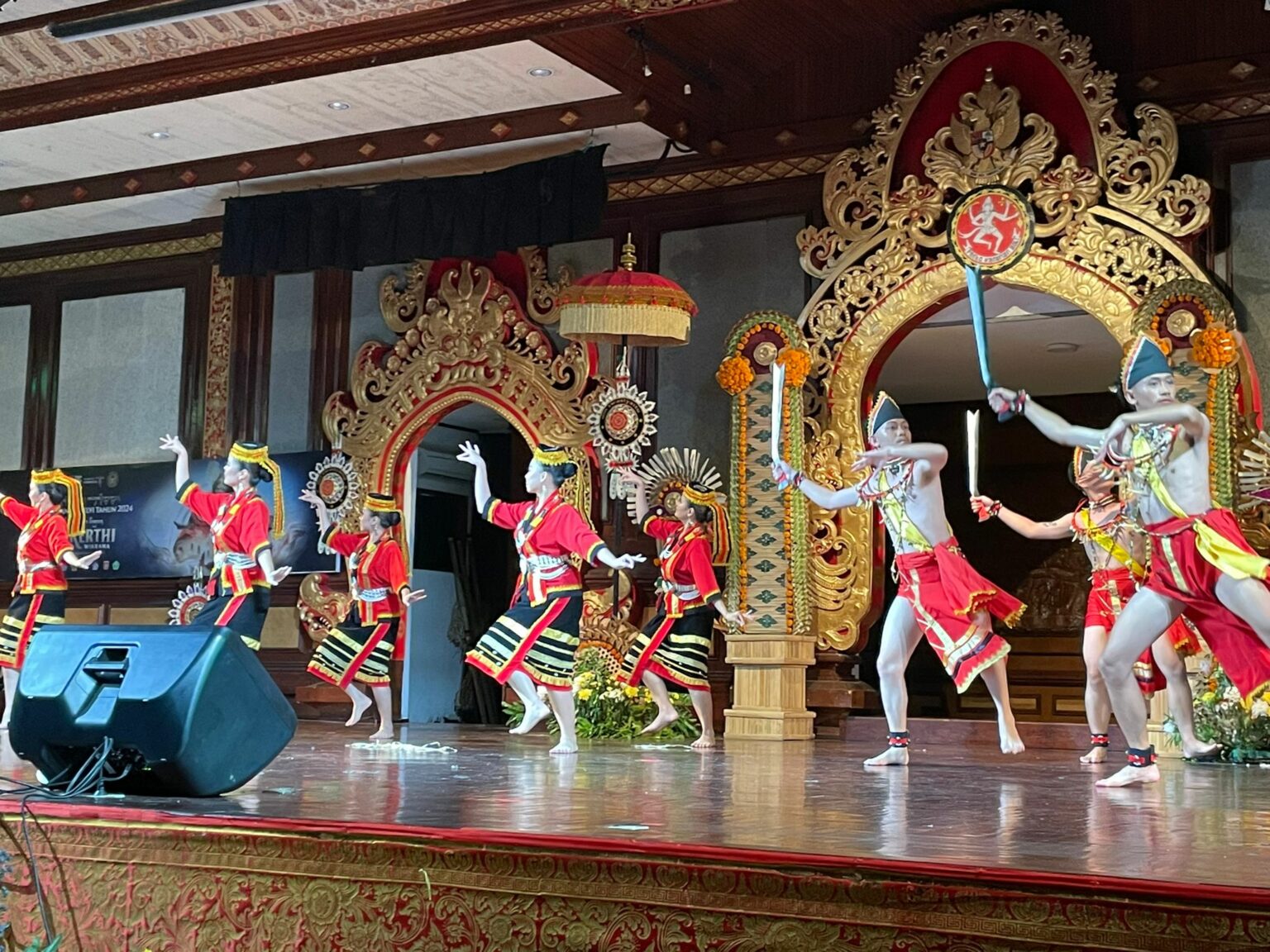 BAYU UNIMAS Menampilkan Keunikan Seni Budaya Sarawak di Bali World ...