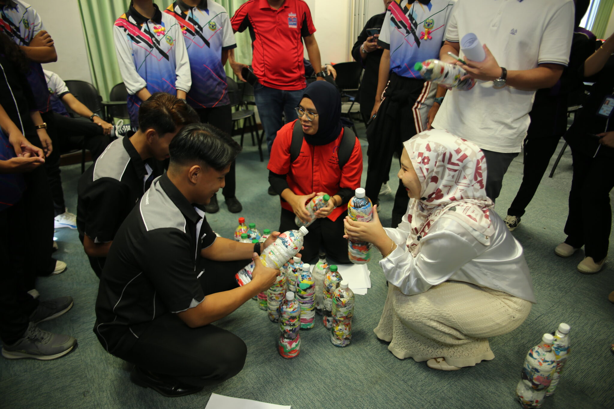 Combating Plastic Pollution – the FSSH Way! – UNIMAS Gazette