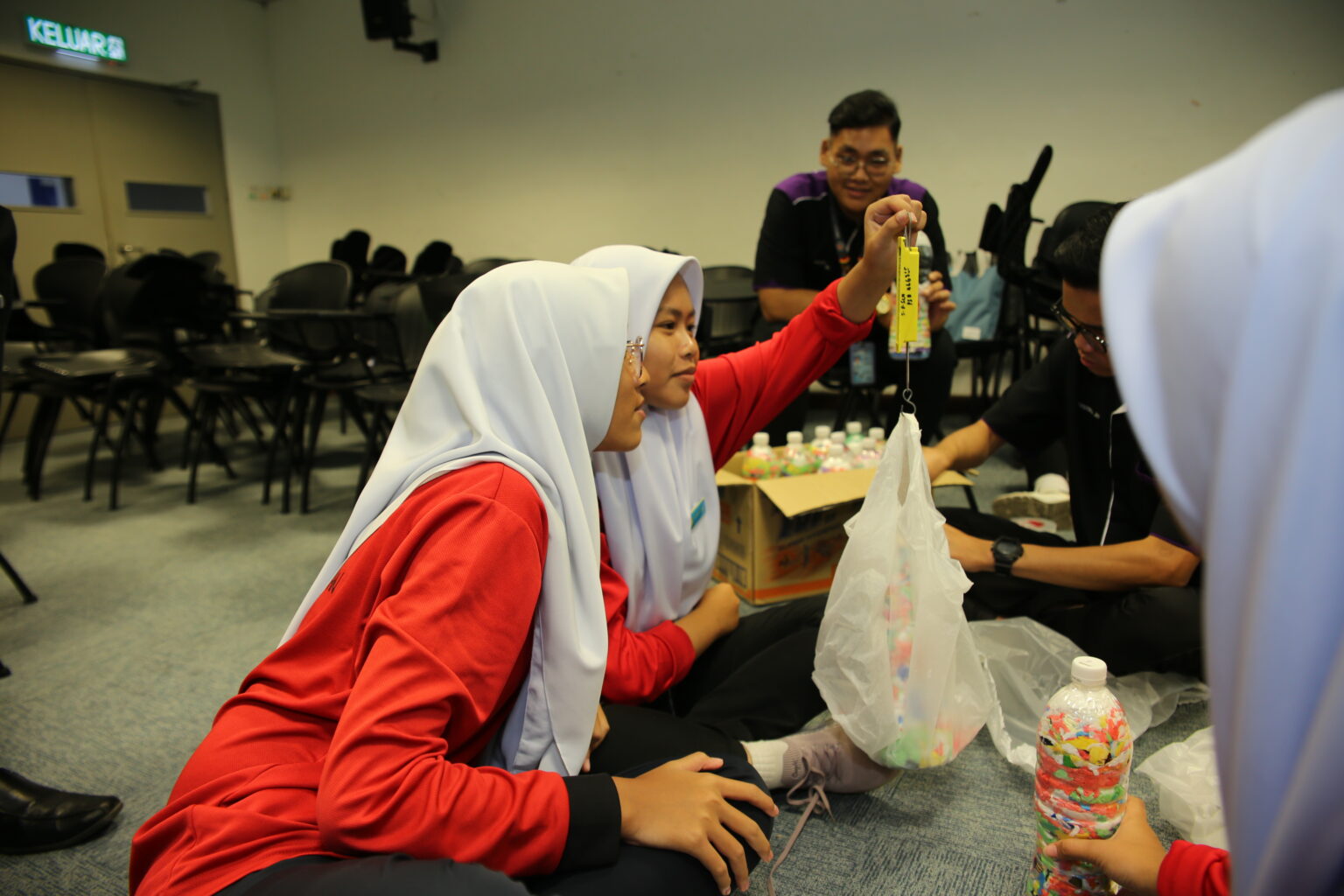Combating Plastic Pollution – the FSSH Way! – UNIMAS Gazette